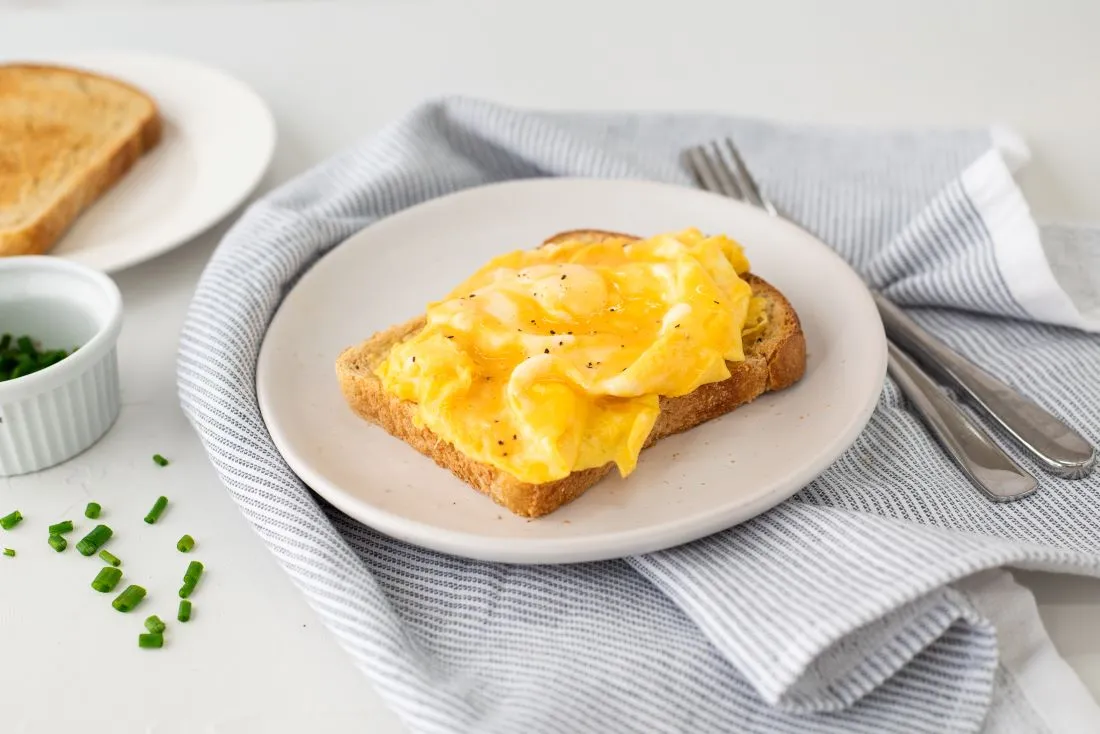 Simple Scrambled Eggs Recipe | Healthy Made Tasty
